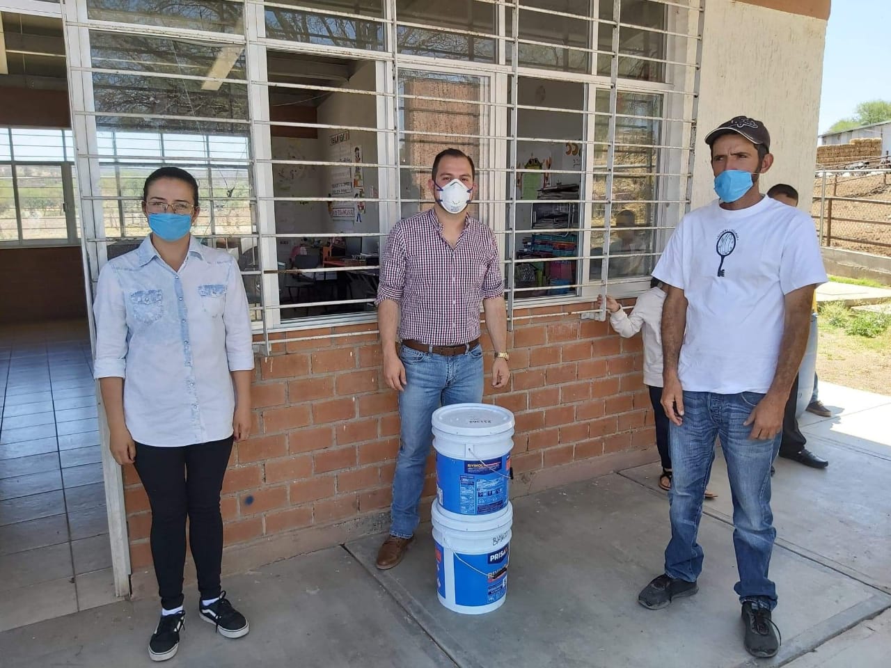 Continuamos trabajando para tener mejores escuelas en nuestro municipio ...